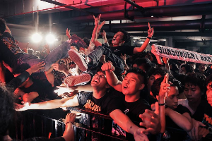 Moshing at Concerts: Let’s Explore the Details and Safety Tips